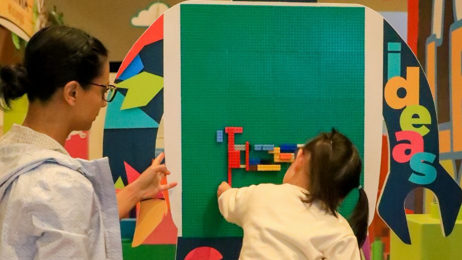 EXPOSICIÓN INGENIUS UN MUNDO DE BLOQUES EN EL LABERINTO